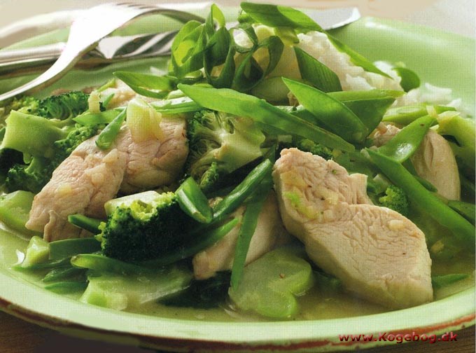 Kyllingebryst med ingefær og grønsager | opskrift fra Kogebog.dk