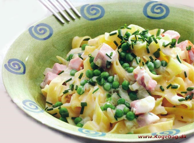 Pasta med skinke og ærter - hurtig og nem - se opskriften her