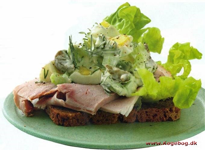 Skinke med æggesalat - smørrebrød - opskrift