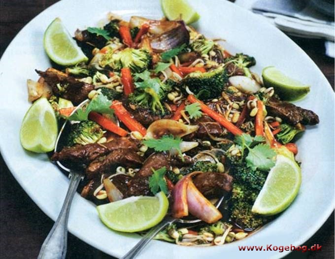 Wok med oksekød og grønsager i østerssauce - opskrift