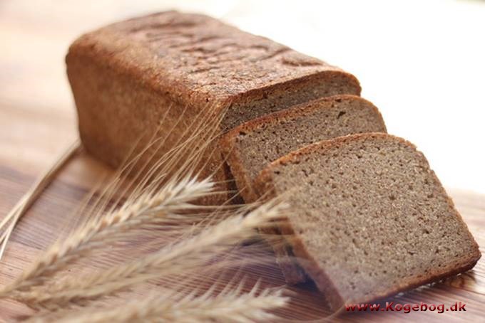 Rugbrød er klassisk dansk frokostbrød - her er opskriften