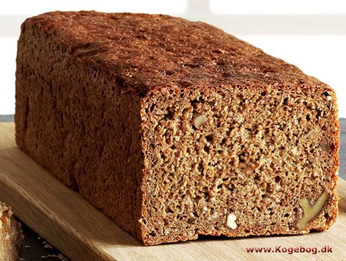 Rugbrød med surdej - se også Kogebog.dk lækre minirugbrød