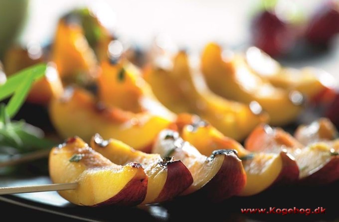 Nektariner med jordbærcreme opskrift