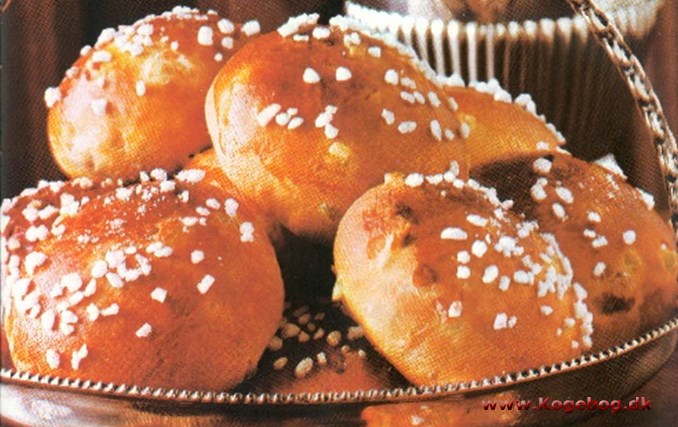 Teboller og tebrød - god opskrift fra Kogebog.dk