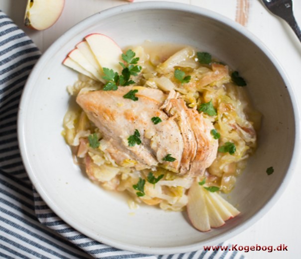 Kyllingebryst med kål - den bedste opskrift er fra Kogebog.dk