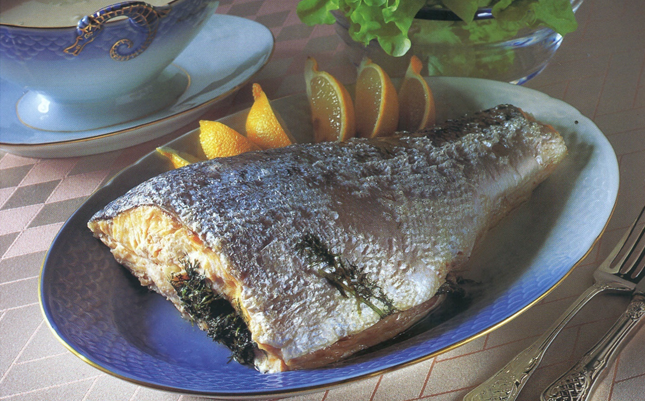 Foliekogt hel laks med grønt - kun godt på Kogebog.dk 💘