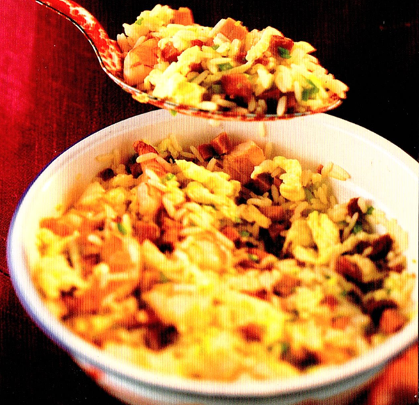 Stegte ris med svinekød og rejer - nem opskrift Kogebog.dk